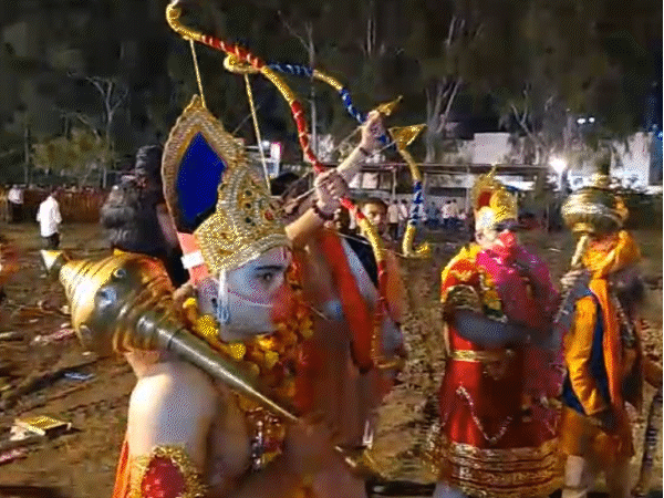 Somewhere Raavan is on Pushpak Rath and somewhere eyes will change color