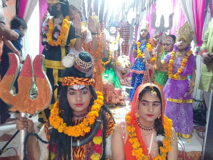 The court of Indargarh Mata is decorated. The audience danced in Jagran ...