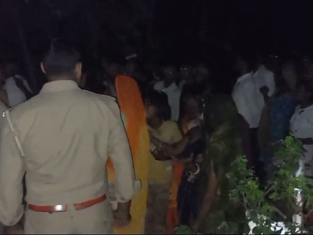 The body of a girl who had eloped with her lover was found in a field ...