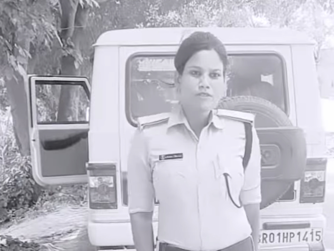 Female constable made a reel wearing uniform | महिला सिपाही ने वर्दी ...