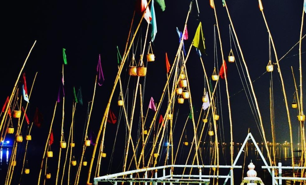 The banks of the Ganges lit up with the light of Akashdeep | आकाशदीप की ...