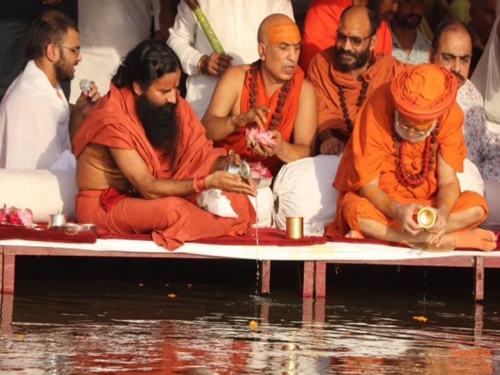 Baba Ramdev reached Mathura | बाबा रामदेव पहुंचे पहुंचे मथुरा: शरद ...