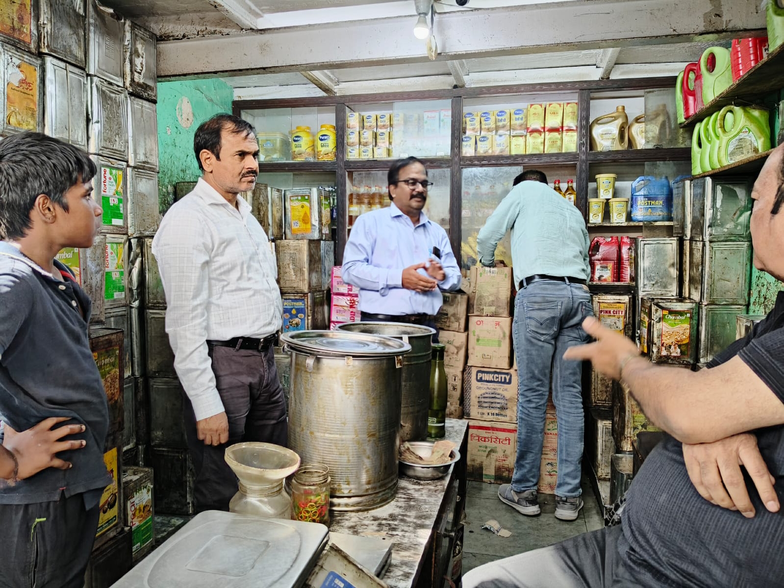 Food department destroyed two quintals of sweets in Mathura | मथुरा में ...