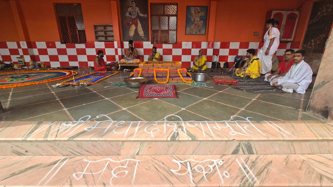 Medha Dakshinamurti Maha Yagna started at Bade Hanuman Temple