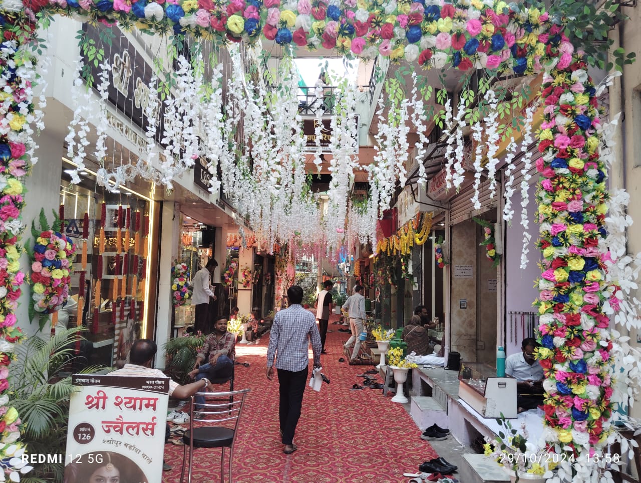Rajasthan kota Kota Dhanteras, people buying jewelry, vehicles ...