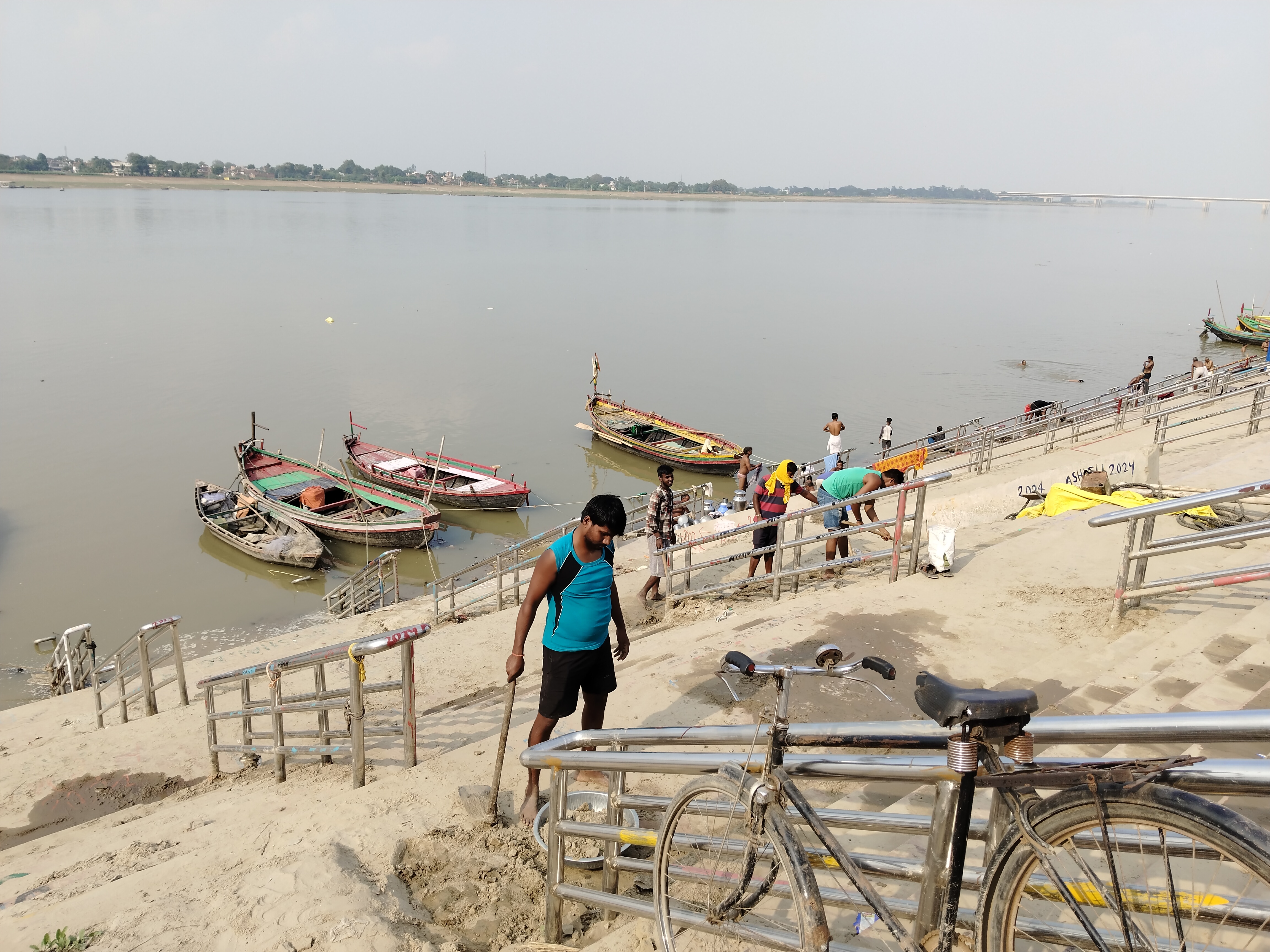 The work of preparing the Ramrekha Ghat is in full swing | रामरेखा घाट ...