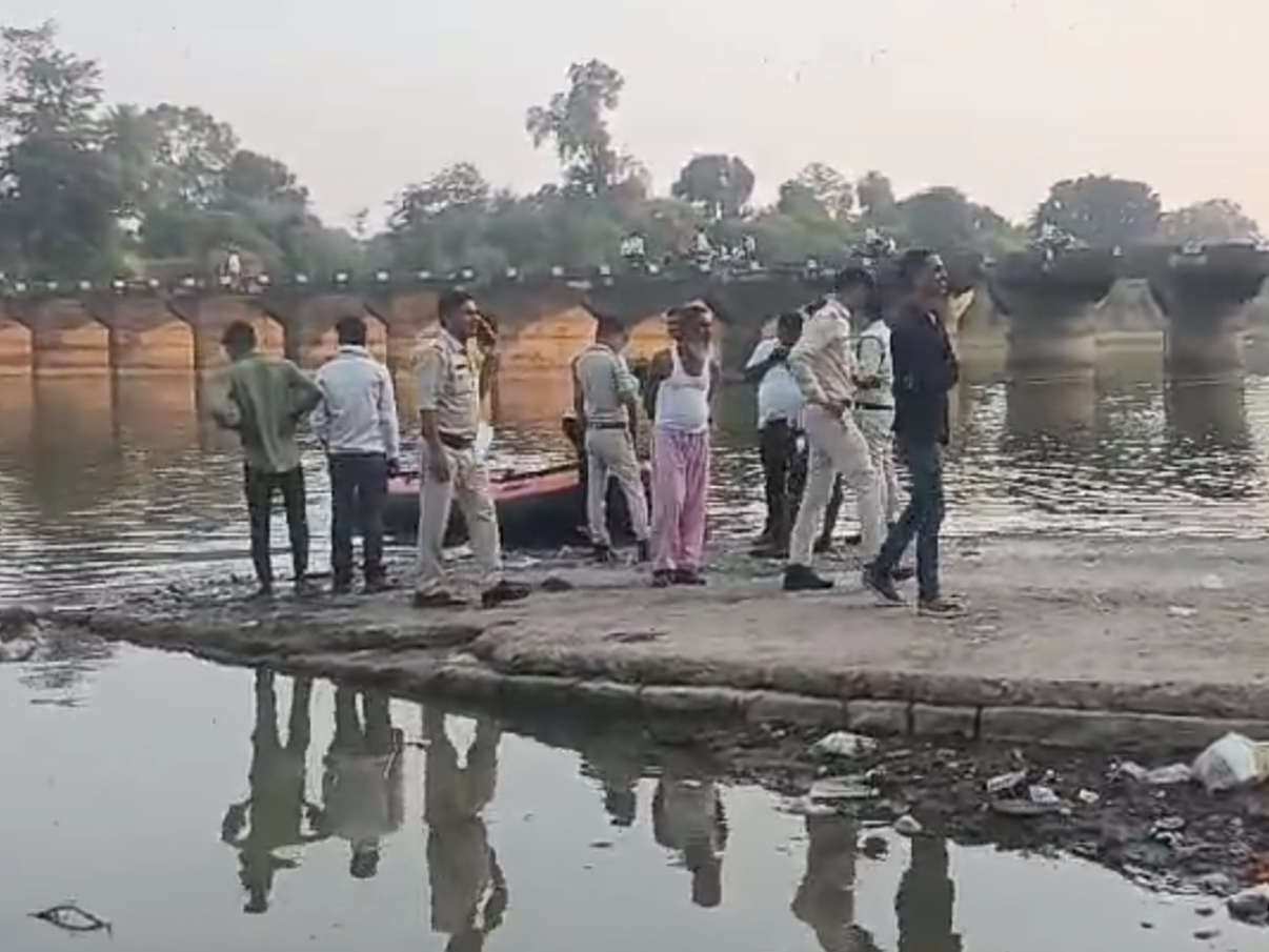 Dead body of a young man found in Sagar's Sunar river | सागर की सुनार ...