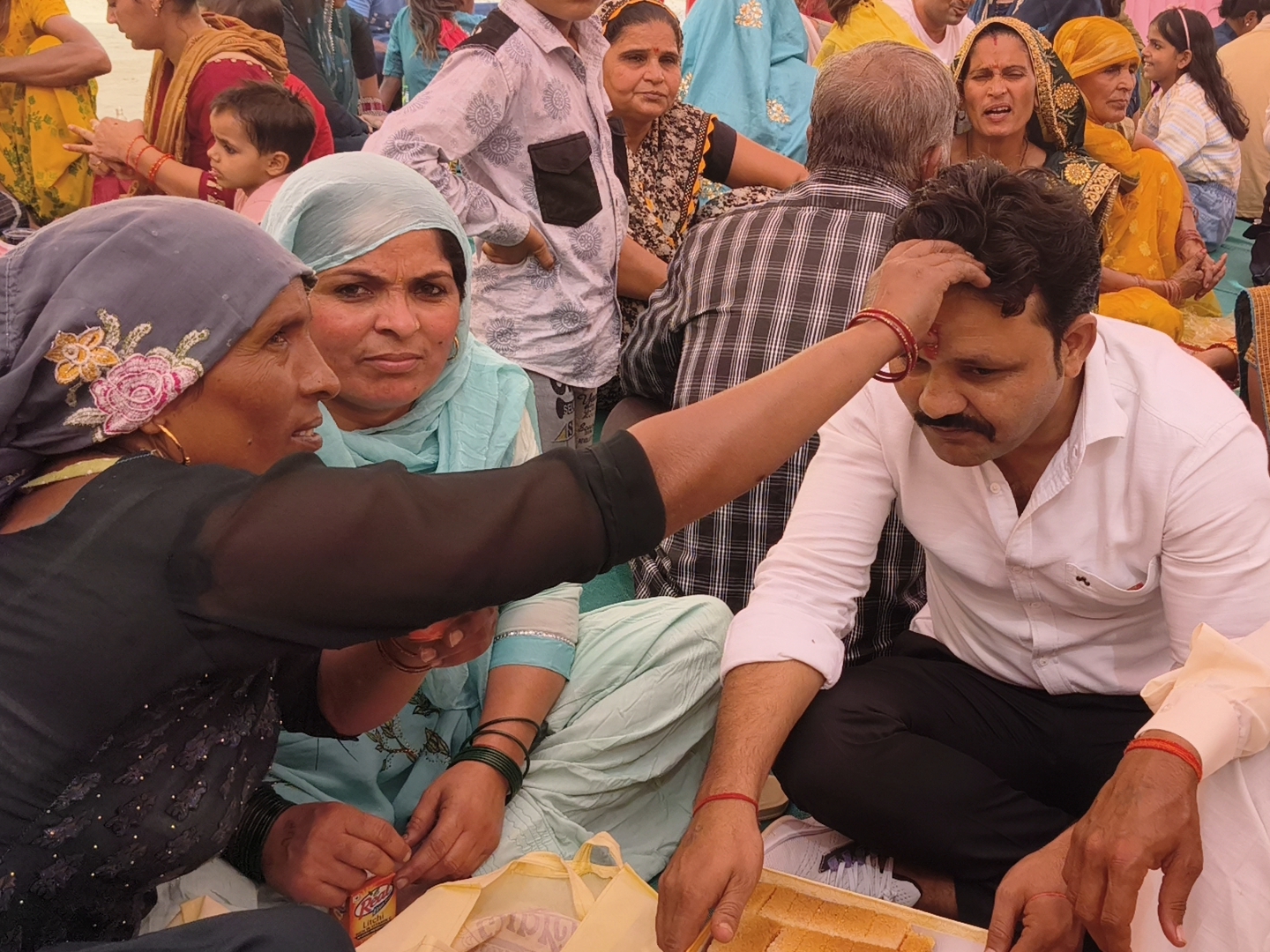 Bhai Dooj celebrated in Mathura jail | मथुरा जेल में मना भैया-दूज ...