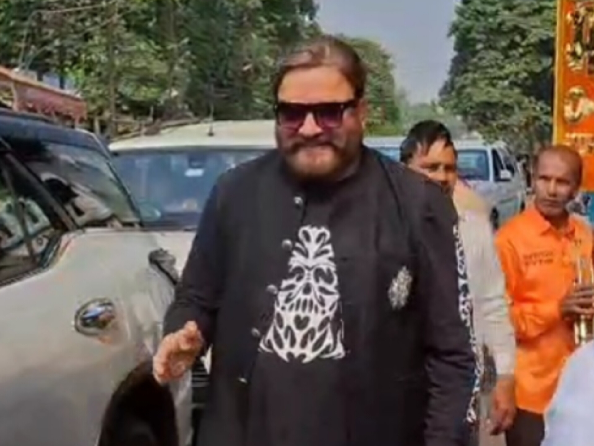 Famous Bollywood actor Surendra Pal reached Etawah