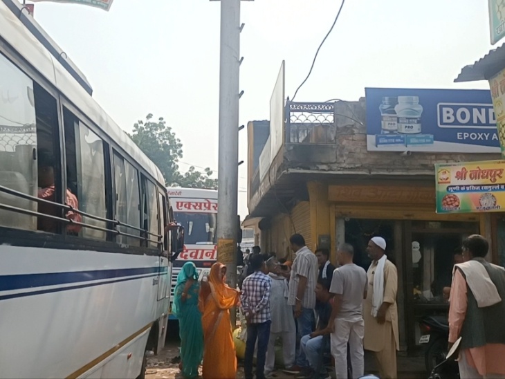 Crowd of passengers seen in trains and roadways buses Gangapur City ...
