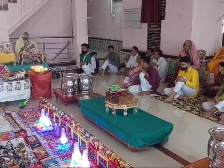Special worship on Gyan Panchami. Religious followers worshiped with ...