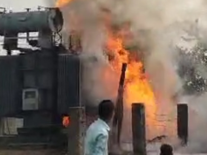 A huge fire broke out in a transformer in Prayagraj