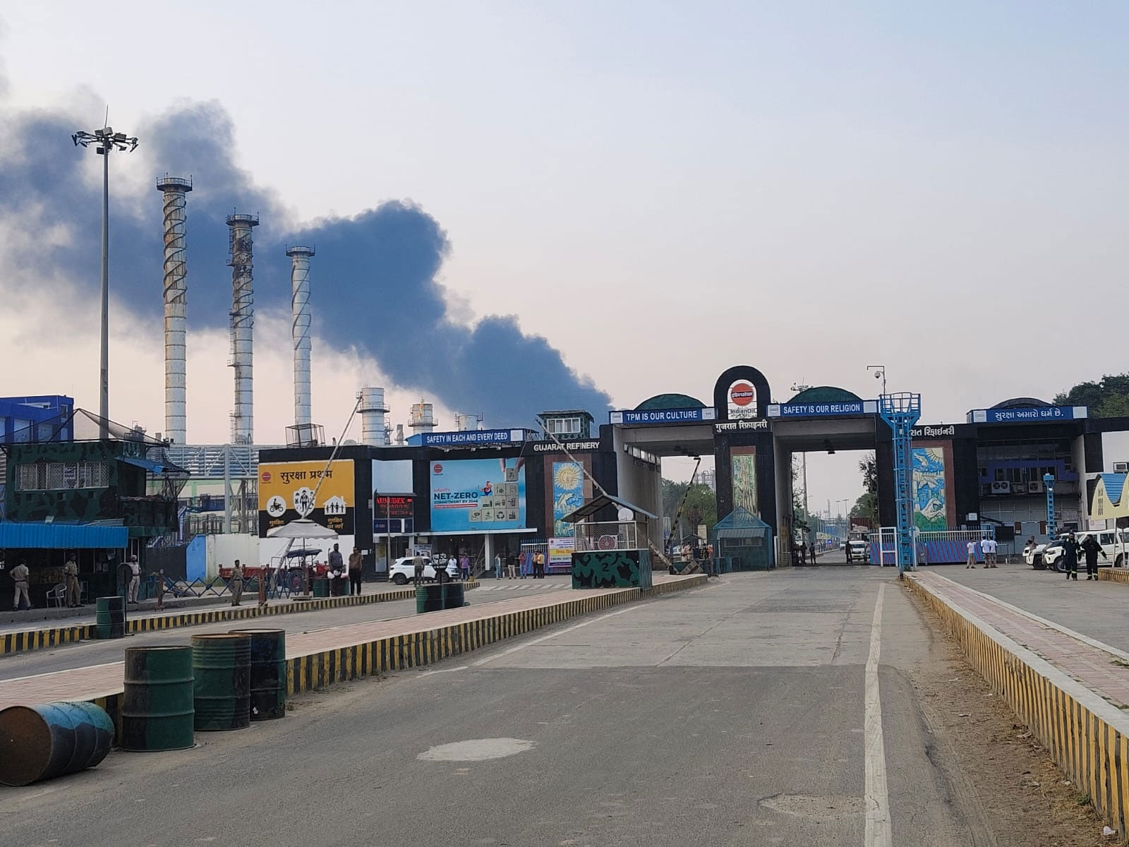 Blast causes fire in IOCL refinery in Vadodara | वडोदरा की IOCL ...