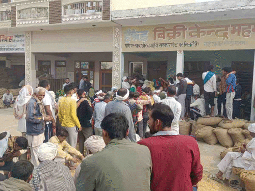 Rohtak Meham Police called DAP distributed update | महम में पुलिस ने ...