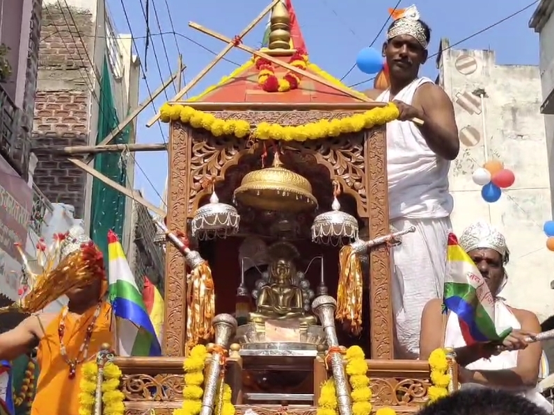 Jain community took out Rath Yatra in Susner People from many districts ...