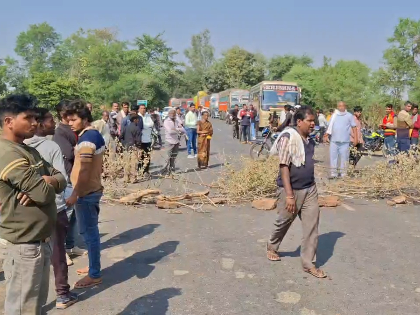 A young man walking on foot died after being hit by a trolley | ट्रॉले ...