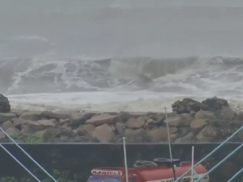 Tamil Nadu Cyclone Fengal Landfall Photos LIVE Update; Kerala ...