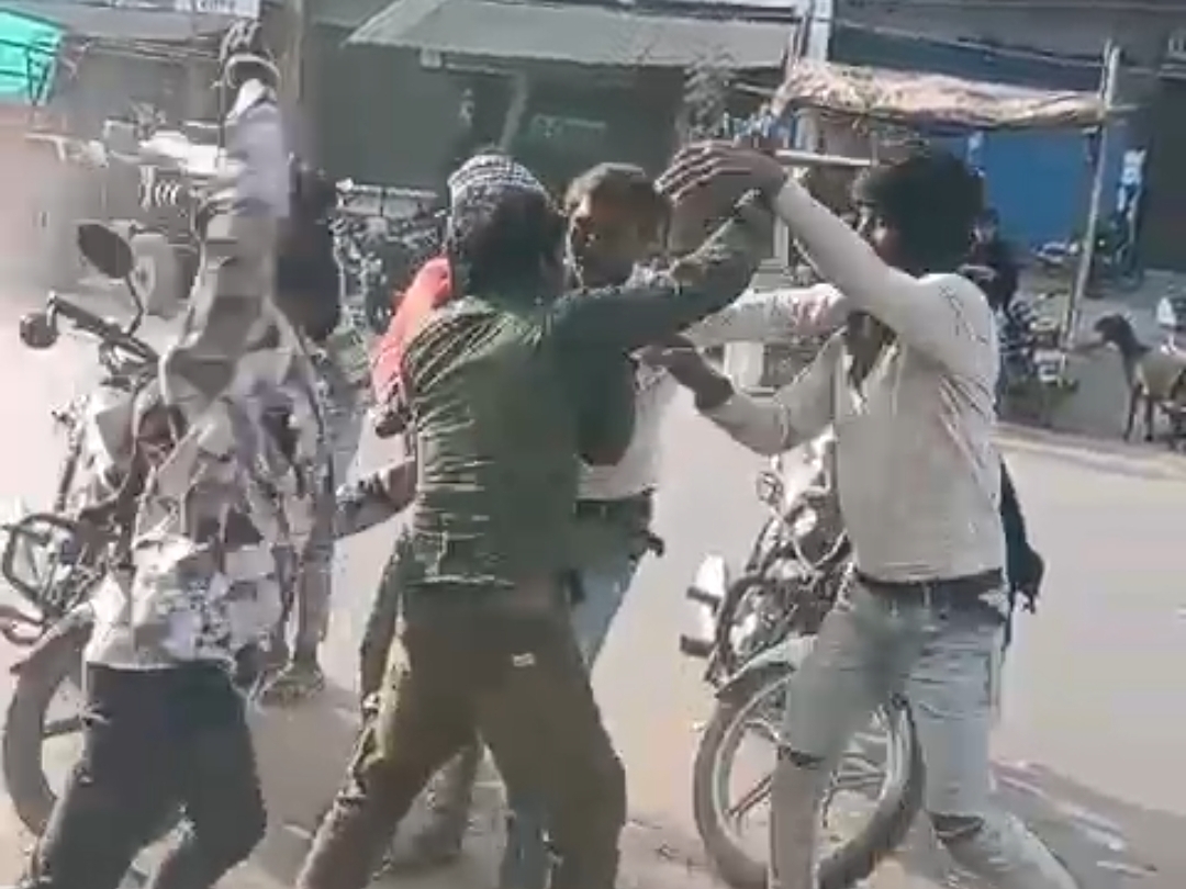Video of a fight in Bhander of Datia goes viral
