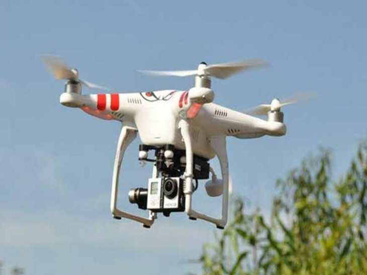20 special drones are being used to monitor the Maha Kumbh | 20 स्पेशल ...