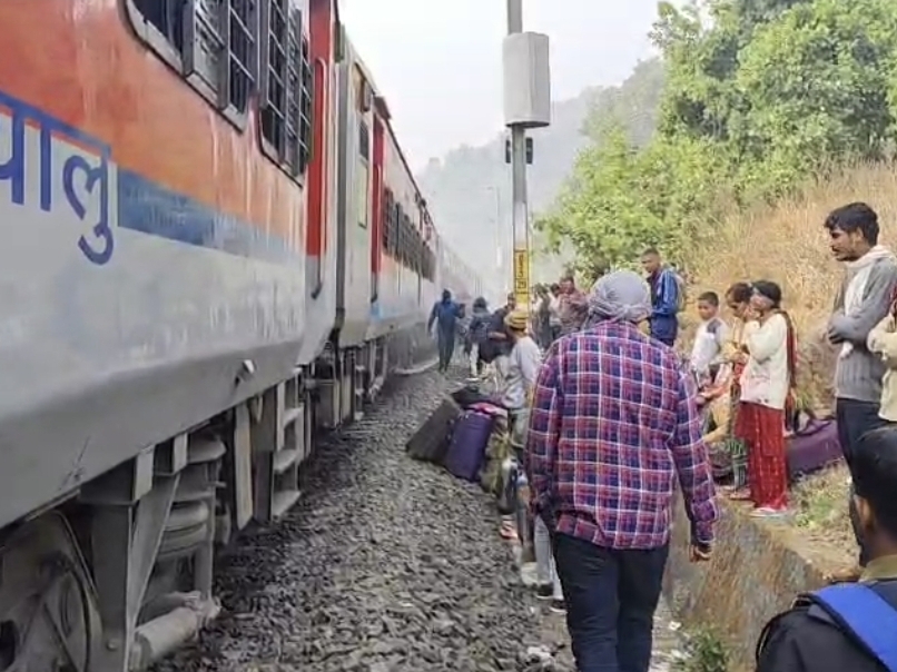 Samta Express stopped after smoke started coming out of the brake block ...