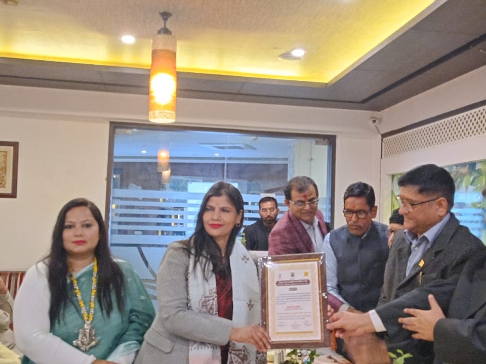 Payal Laxmi Soni's book released in Lucknow | लखनऊ में पायल लक्ष्मी ...