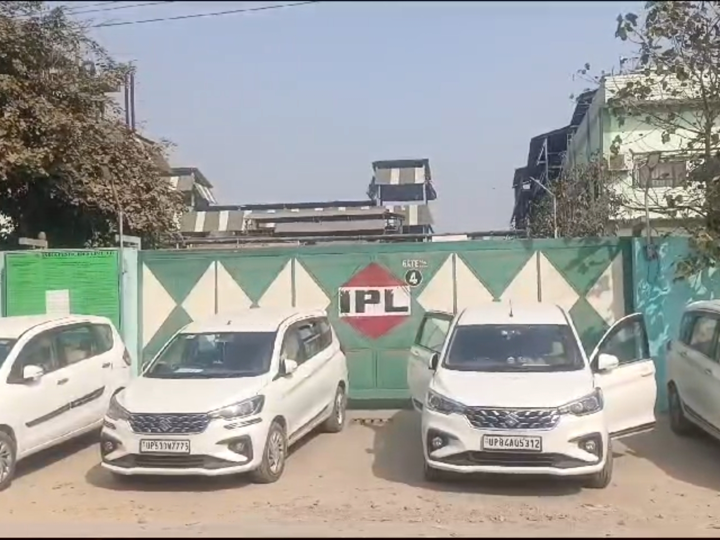 Income tax raid on IPL factory in Hardoi | हरदोई में IPL फैक्ट्री में ...