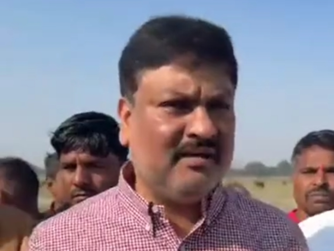 Former minister Tej Narayan Pandey met the farmers in Ayodhya | अयोध्या में पूर्व मंत्री तेज ...