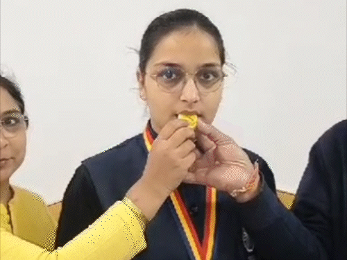 Haryana Narnaul Bhavya Gunwal won gold International Junior Science ...