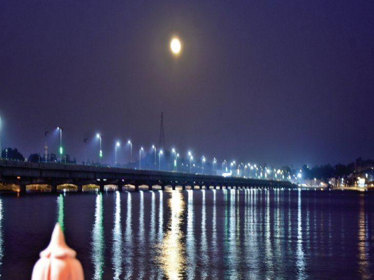 Super moon seen in the sky, Lakha Banjara lake illuminated by the full ...