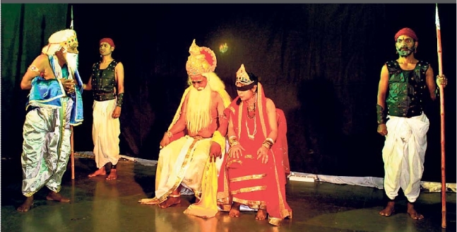 The actors brought the Mahabharata era alive on stage with their brilliant acting in Andha Yug ...