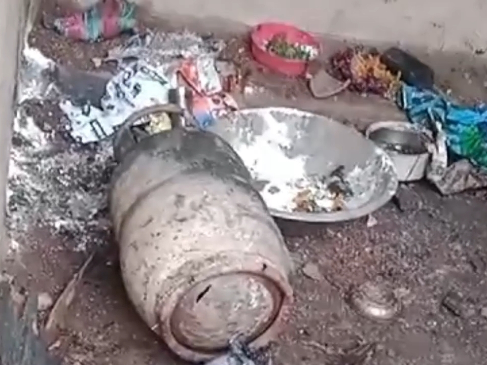 LPG cylinder exploded in Gumla, roof blown away | गुमला में फटा रसोई ...