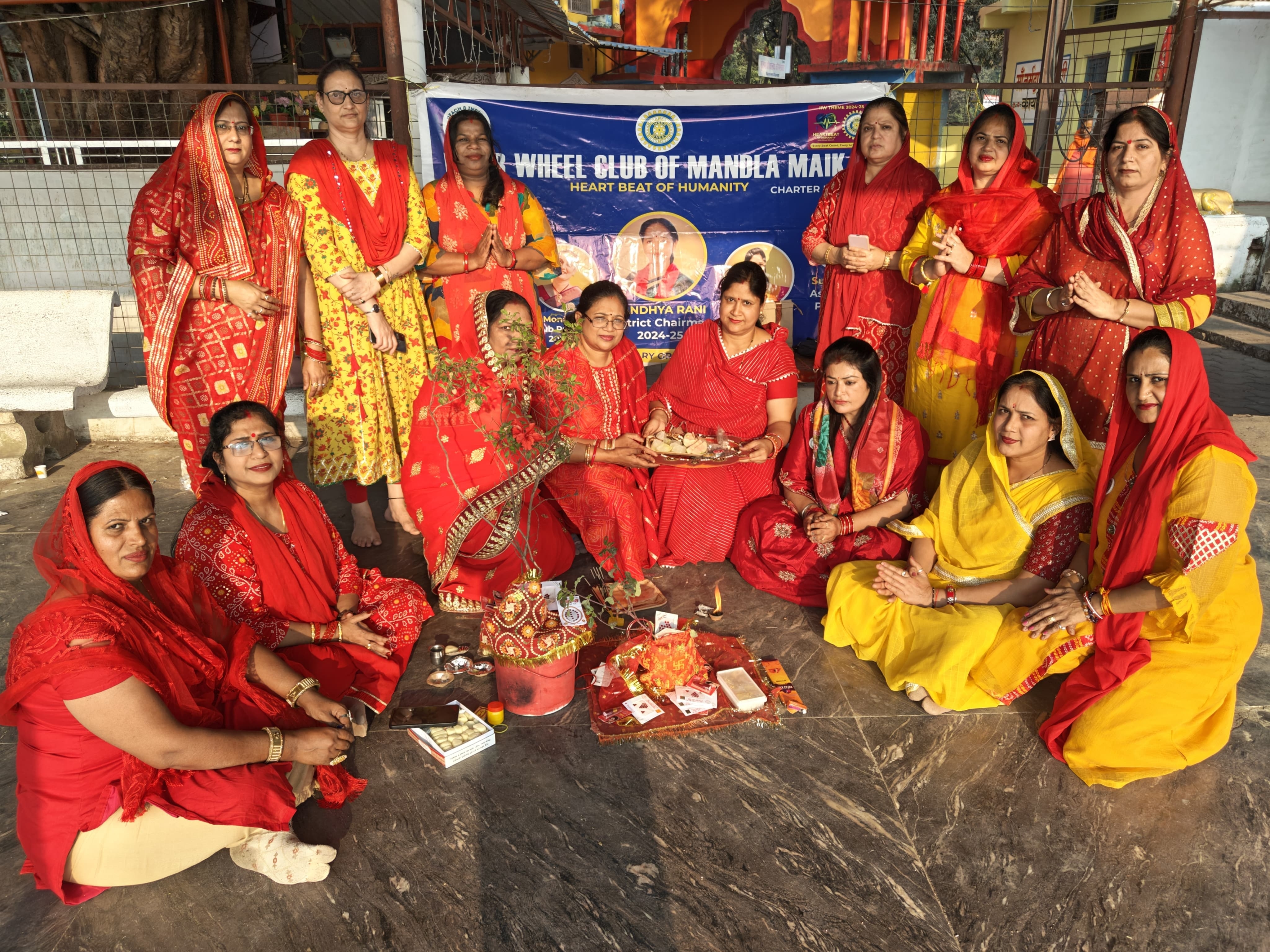 Inner Wheel Club celebrated Tulsi Pujan Day in Mandla | मंडला में इनर ...