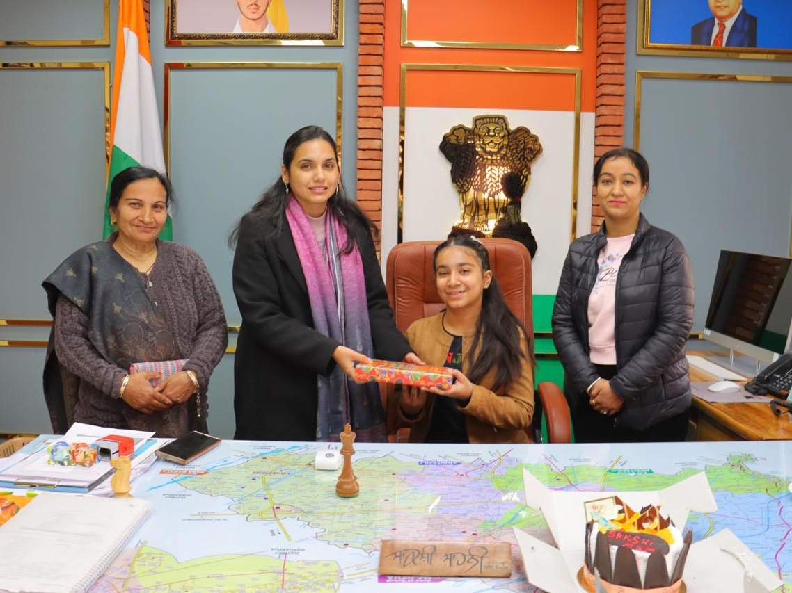 Amritsar, a sixth class student Bhanavi became DC for a day and ...