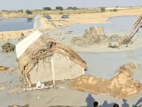 Jaisalmer Tubewell Boring Machine Accident | Truck | 850 फीट गहरे ...