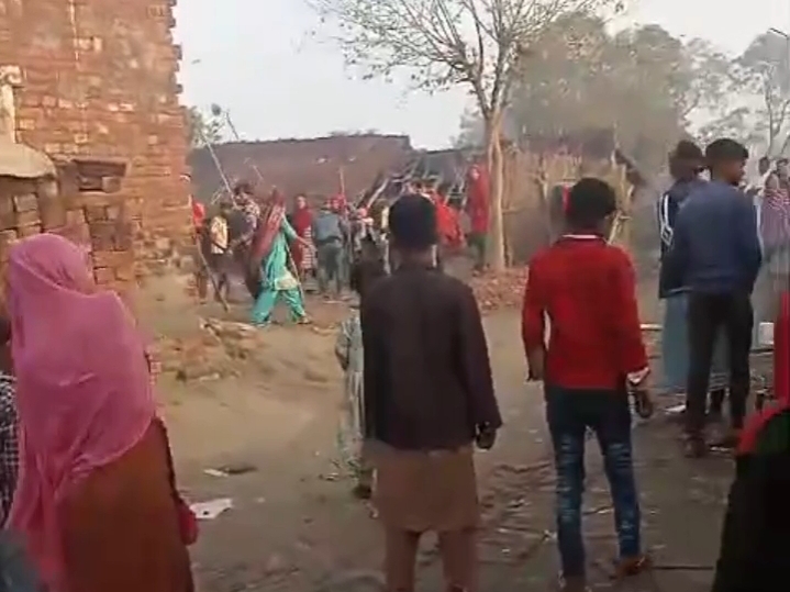 Violent clash between 2 parties in Ninghasan | निंघासन में 2 पक्षों के ...