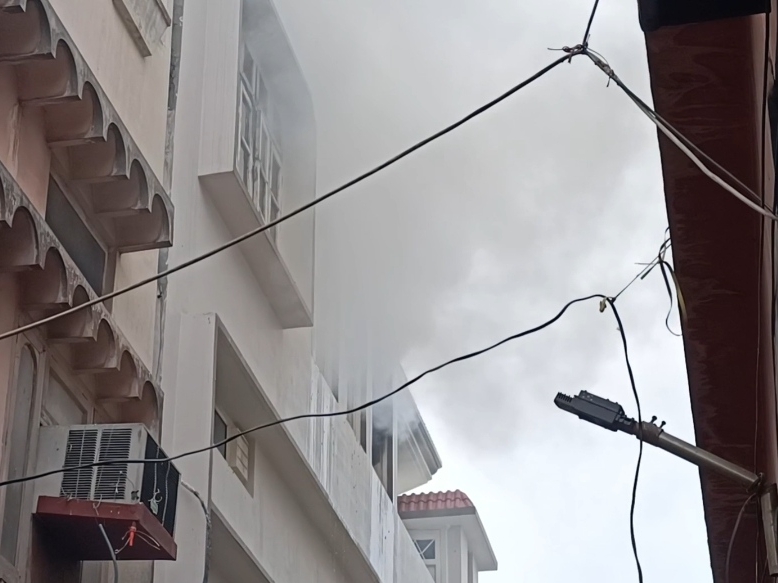 Barnala geyser burst Fire broke out | बरनाला में गीजर फटने से लगी आग ...