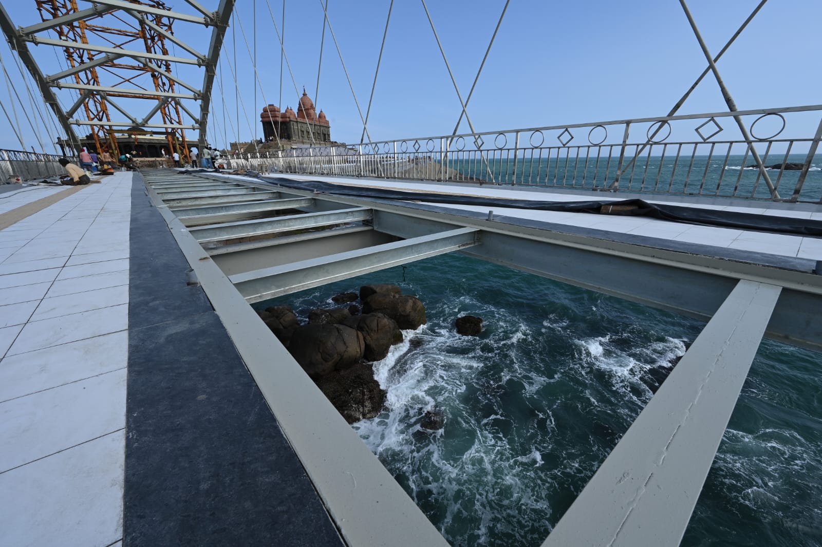 The country's first glass bridge was built in the sea of Kanyakumari ...