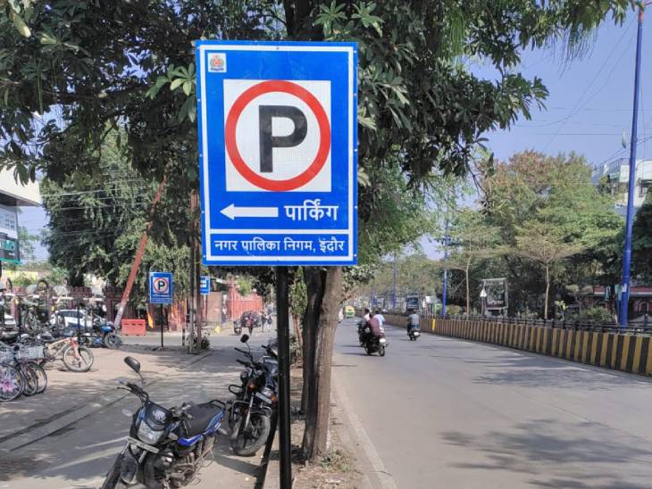 Parking signs installed for public convenience