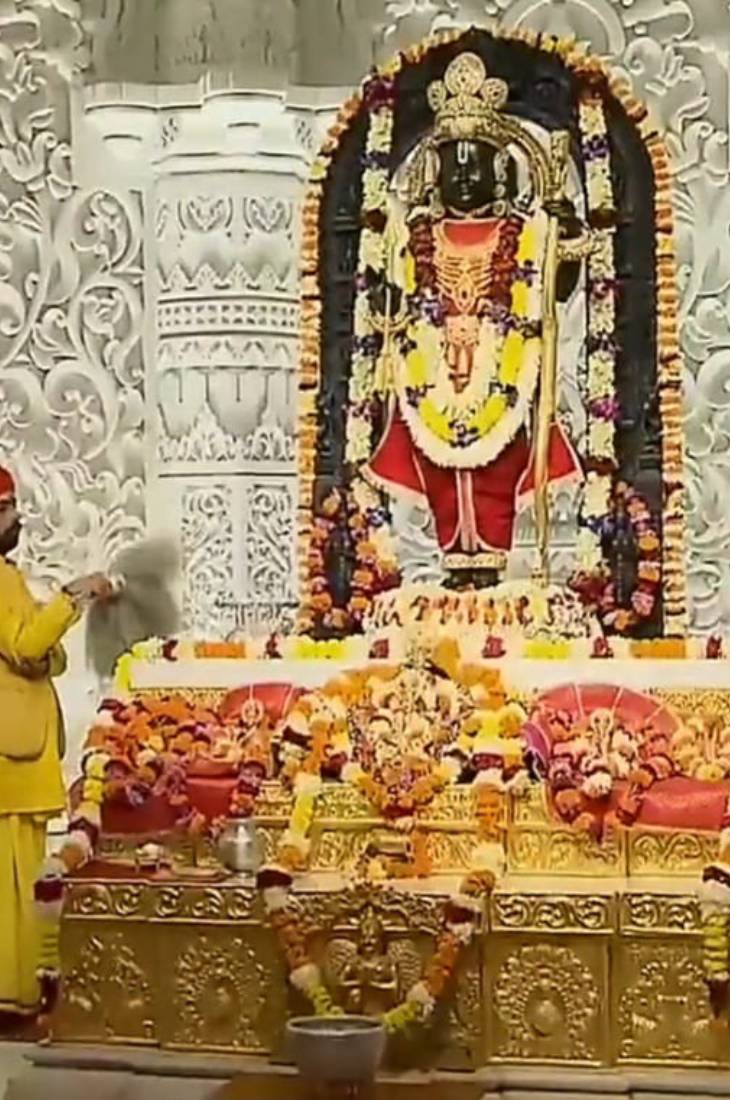 ayodhya On the last day of the year, devotees gathered to see Balakram ...