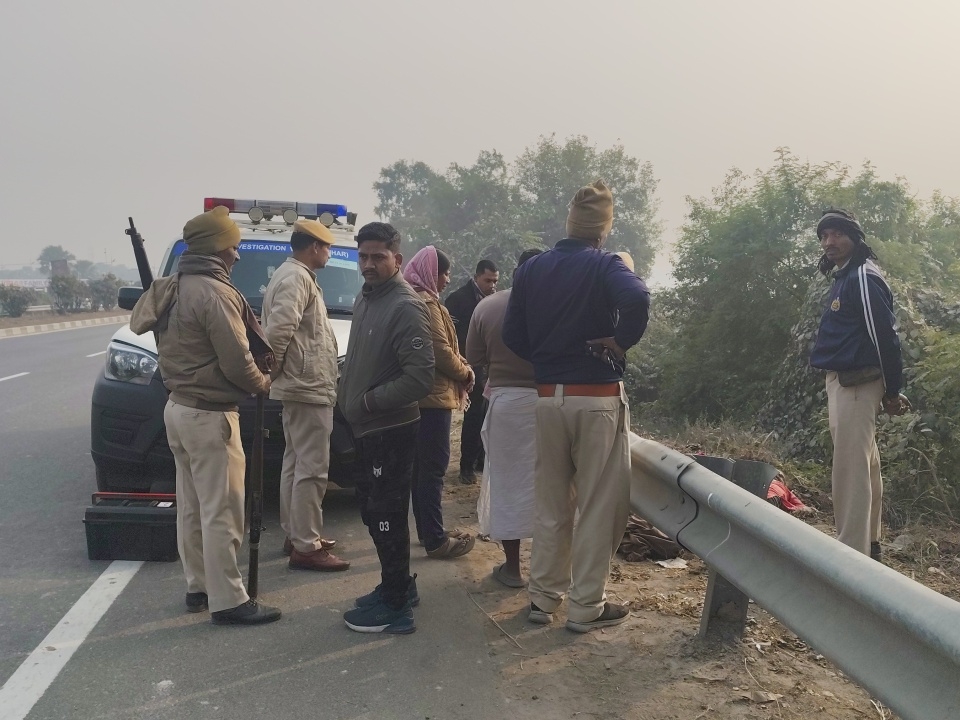 Girl dead body found on four-lane in Fatuha patna | फतुहा में फोरलेन पर ...