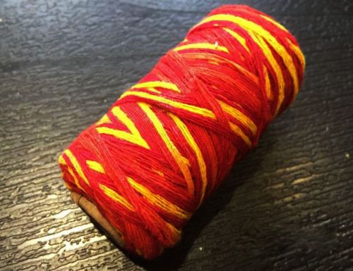 Tradition of tying a red thread on the wrist during worship | પૂજા-પાઠ ...