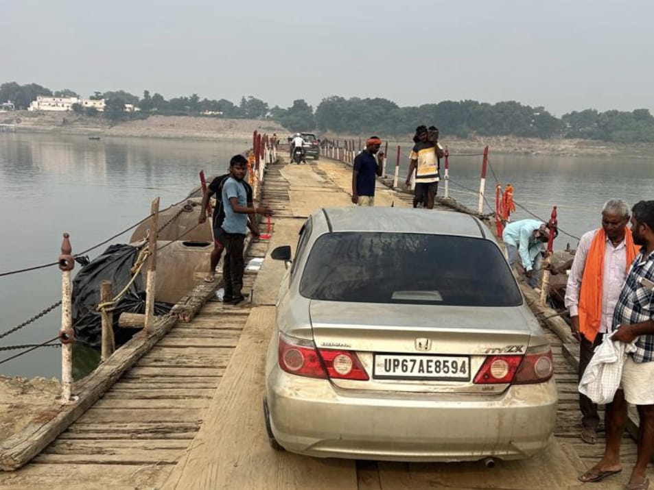 Pipa bridge built in Chandauli will be closed | चंदौली में बना पीपा पुल ...