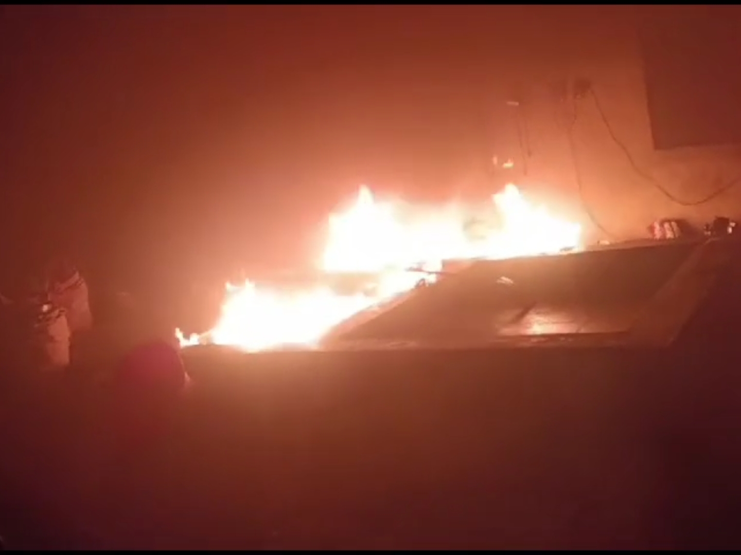 Fire in salt factory due to short circuit | शॉर्ट सर्किट से नमकीन ...