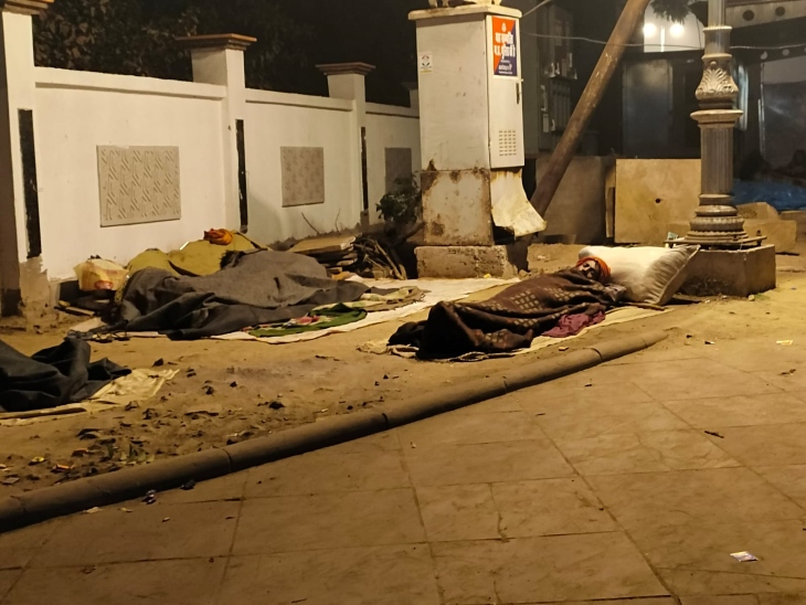 The thickest fog so far at night, visibility 50 meters | रात को छाया अब ...