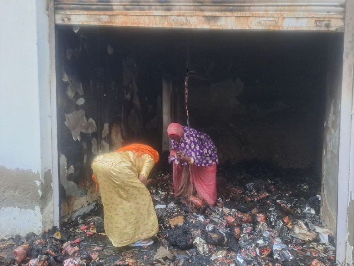 Fire broke out in warehouse late night in Pali, January 2025 | दुकान के ...