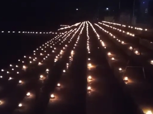 Shipra Ghat bathed in the light of lamps | दीपों की रोशनी से नहाया ...