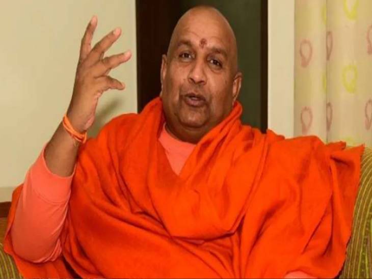 Mahakumbh Model Harsha Richhariya Controversy; Sadhu Saint | Kumbh Sadhvi
