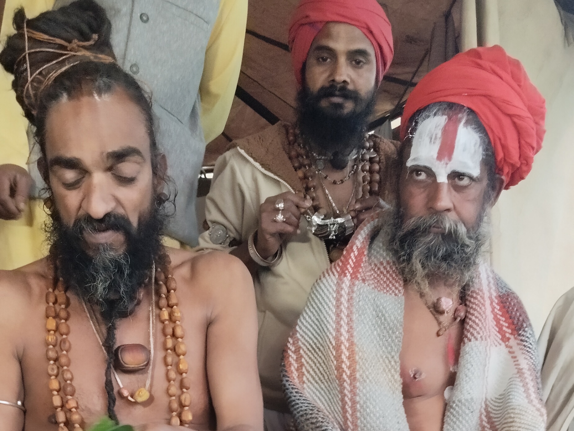 Paan Wale Baba becomes the center of attraction at Mahakumbh Promotes ...