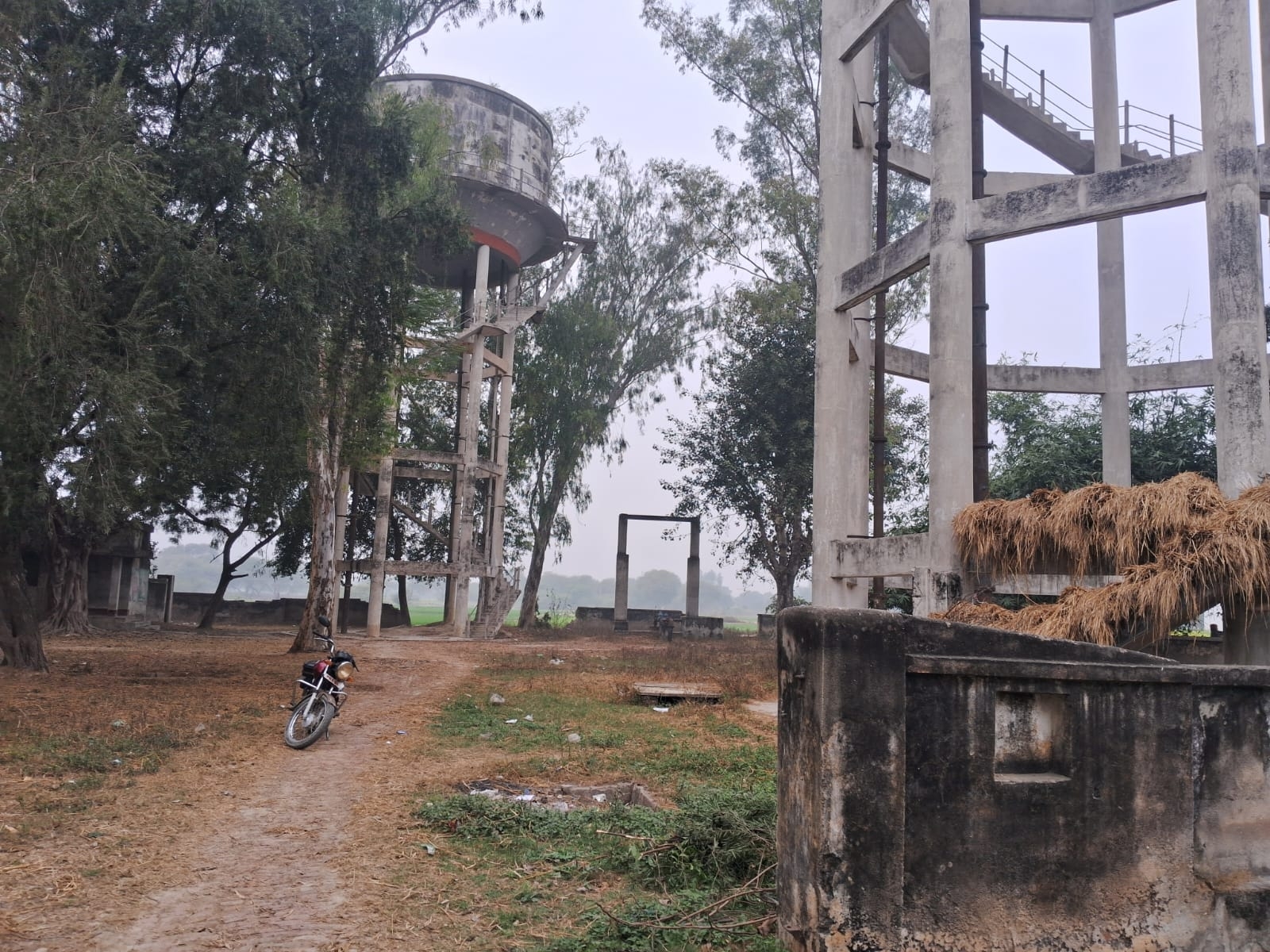 Water tank closed for 2 years | 2 साल से बंद पड़ी पानी की टंकी: पेयजल ...