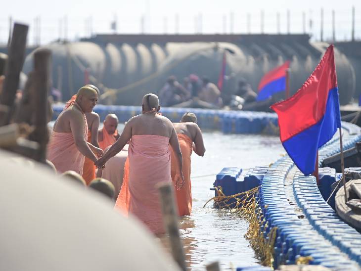 100 women to adopt Naga sadhu lifestyle at Mahakumbh | Bhaskar English